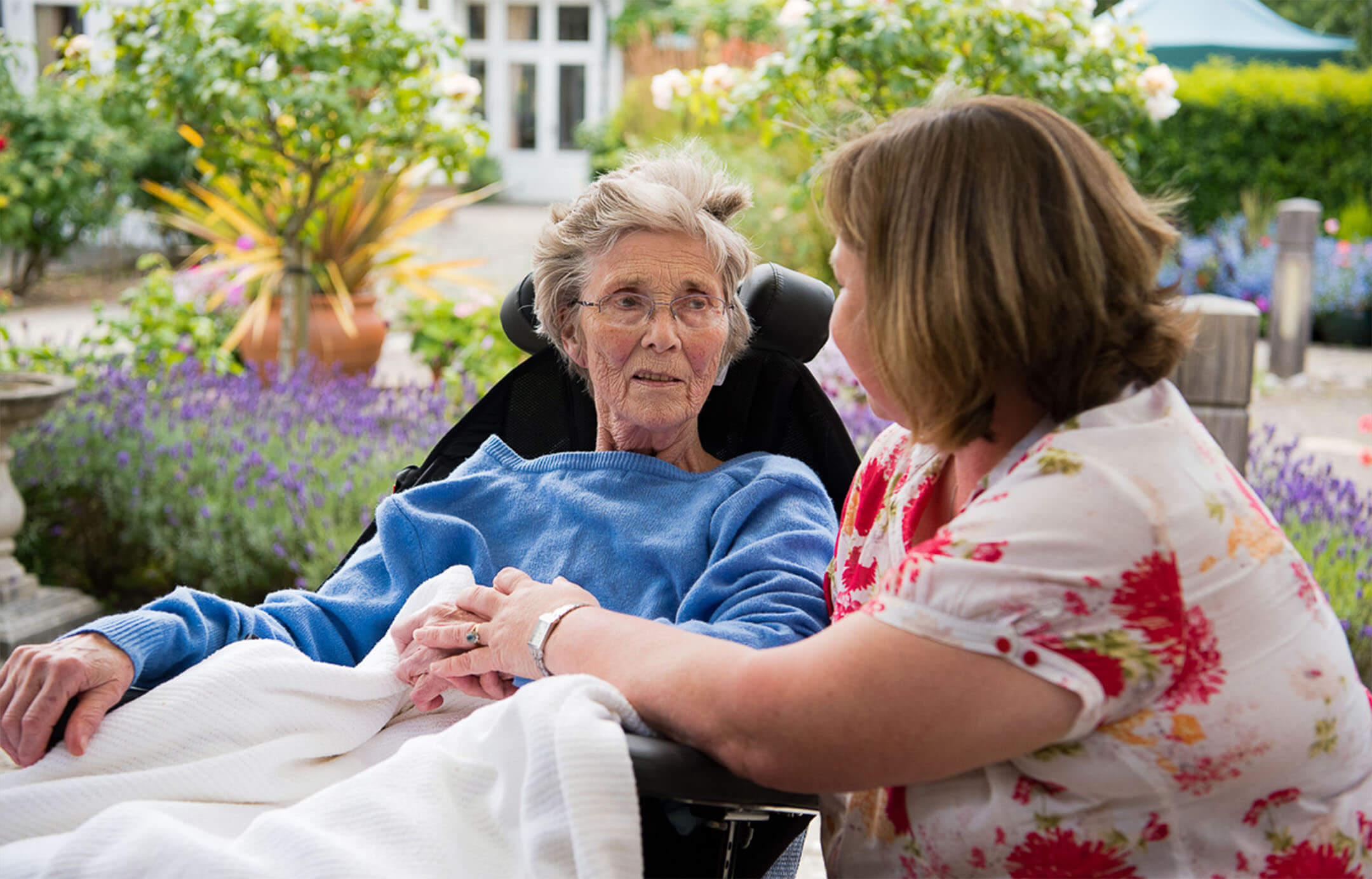 Lean On Me: 8 Ways to Support Someone Losing a Loved One | Hospice in ...